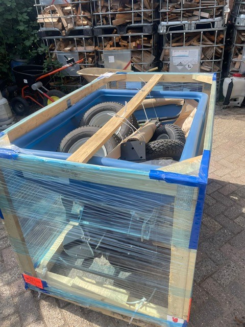 Compost strooier afgeleverd! Wij kunnen deze machines nieuw maar ook ...